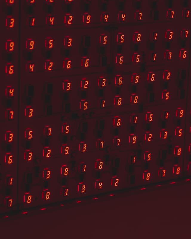 森美術館開館20周年記念展：アートで世界を学ぶ「教室」で宮島達男が語ったこと。 | カーサ ブルータス Casa BRUTUS