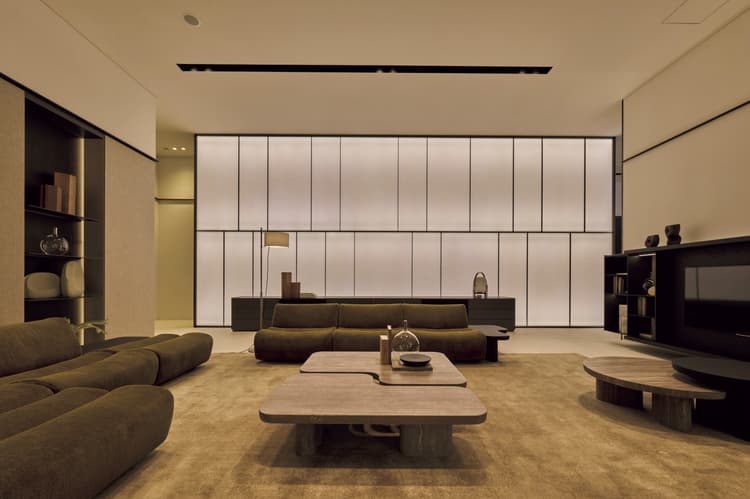 卓越した伊家具ブランド〈Poliform〉日本初の旗艦店は、南青山に現れた邸宅のような体験型ショールーム。 | カーサ ブルータス Casa BRUTUS